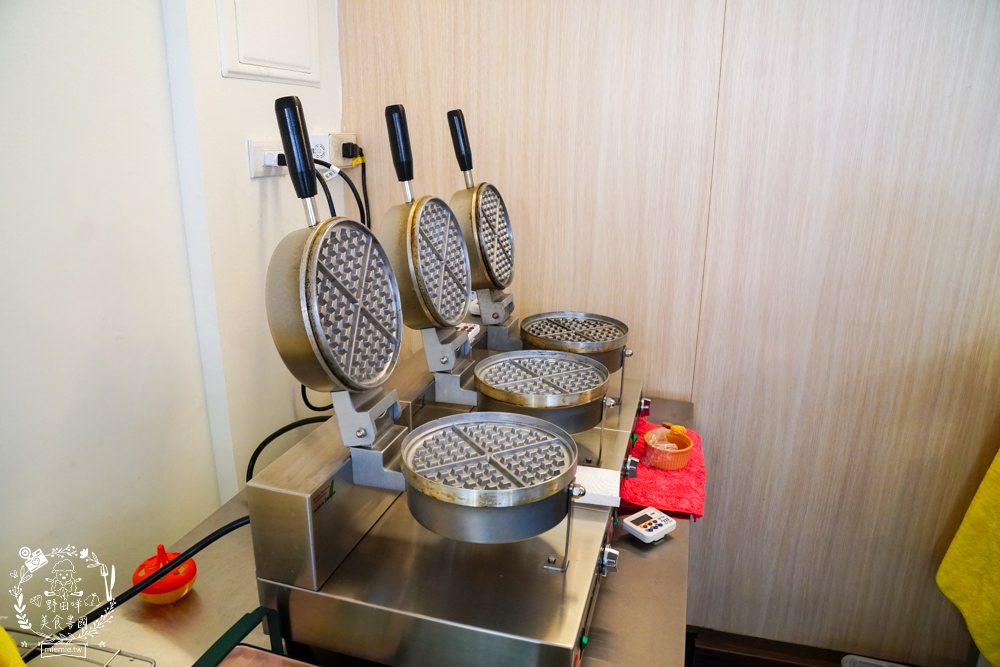 高雄[烘哄Lively Baking]隱藏在巷弄的鬆餅甜點!超多口味的人氣司康!銅板價甜點不提早買就吃不到囉~ – 野田咩的美食書國