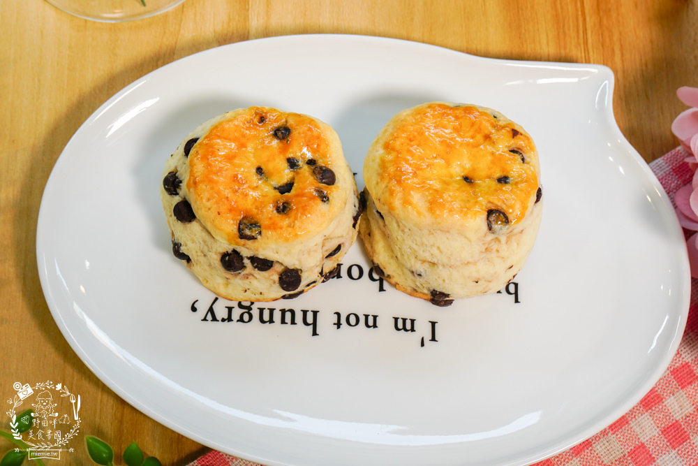 高雄[烘哄Lively Baking]隱藏在巷弄的鬆餅甜點!超多口味的人氣司康!銅板價甜點不提早買就吃不到囉~ – 野田咩的美食書國